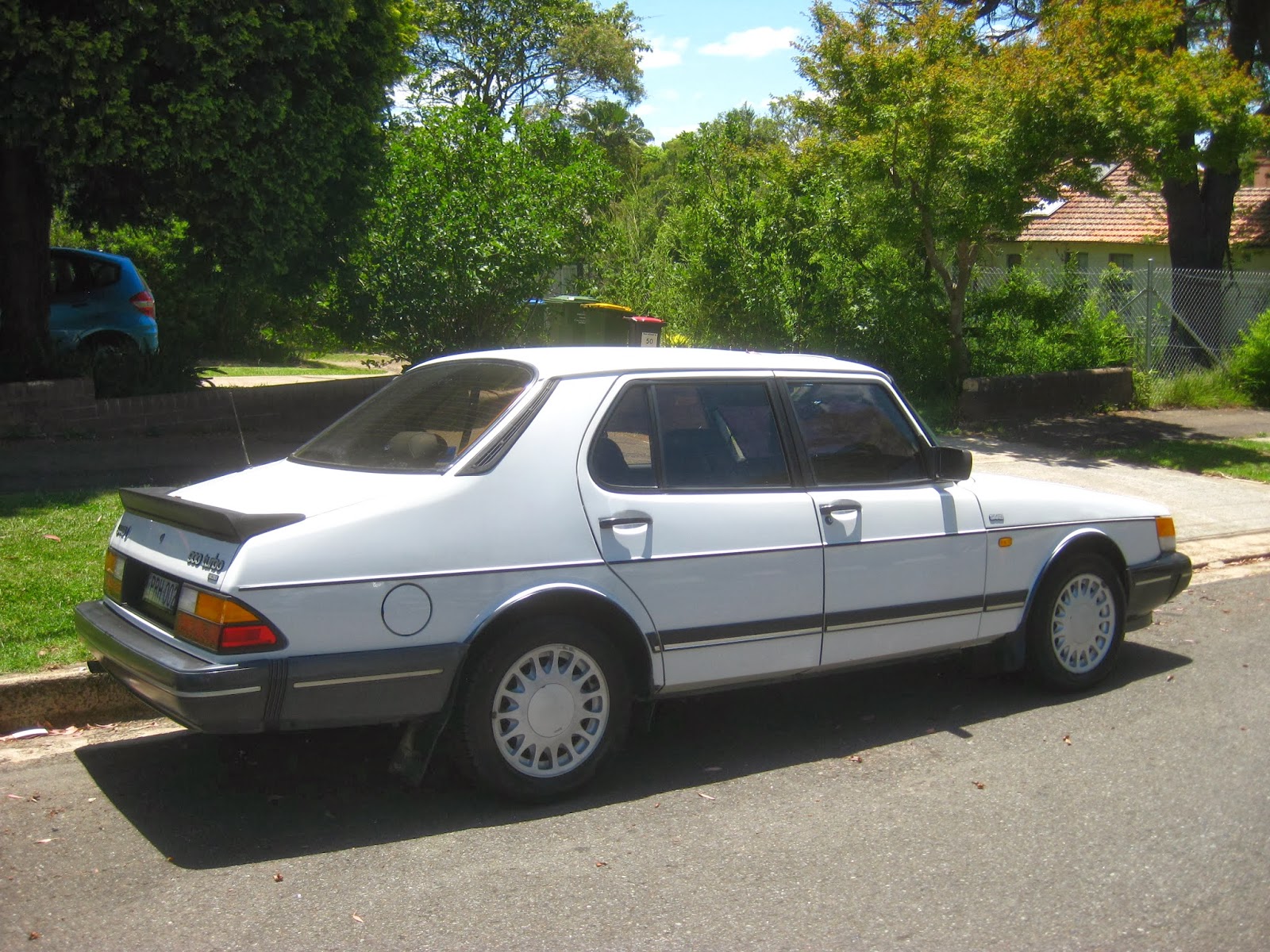 Aussie Old Parked Cars: 1988 Saab 900 Turbo 16v 4-door Sedan