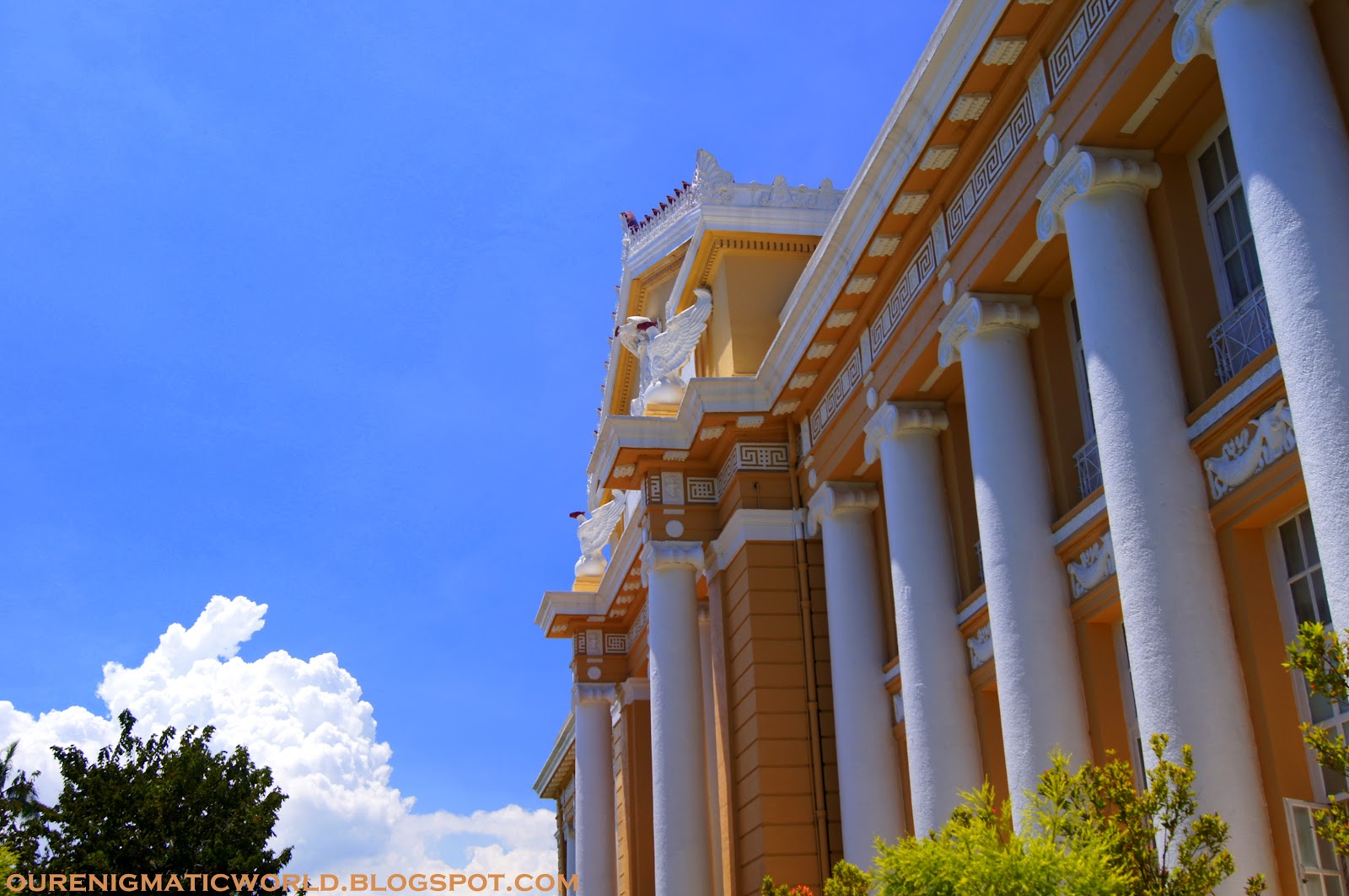 Our Enigmatic World: Lingayen Capitol Building: A Must See