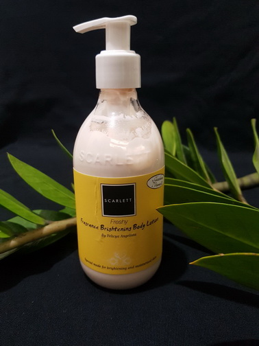 [Review] Scarlett Whitening : Solusi Masalah Kulit Cantikmu — AINUN ISNAENI