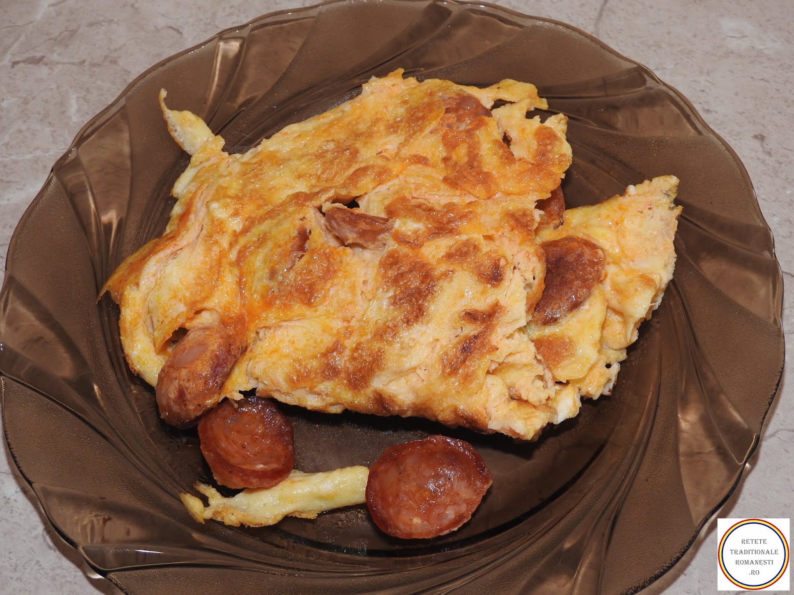 Omleta cu carnati reteta | Retetetraditionaleromanesti.ro