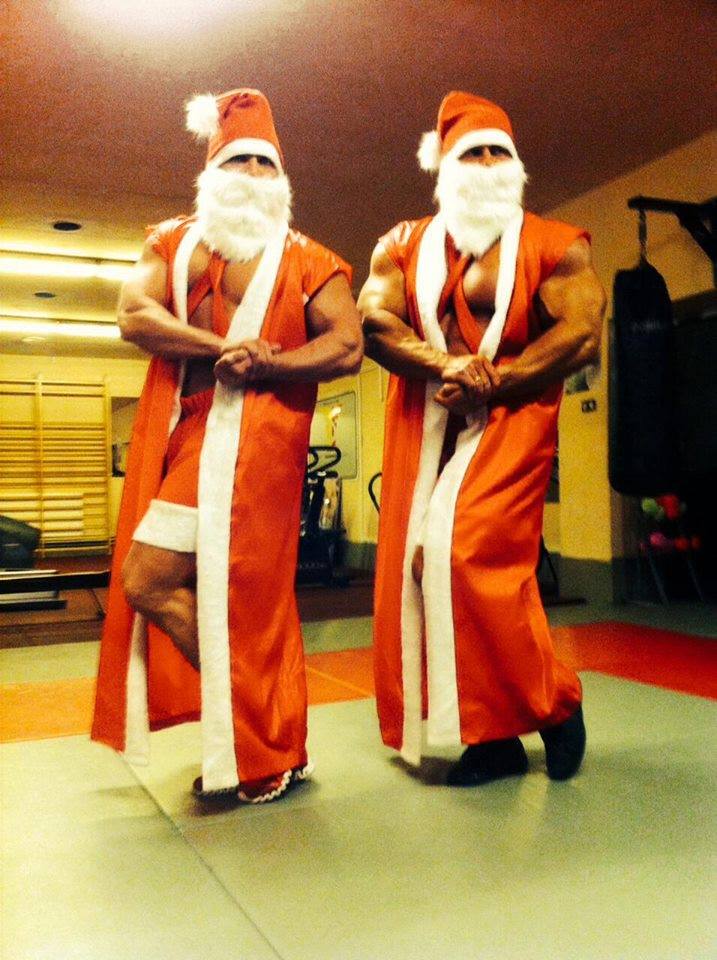 Worldwide Bodybuilders: Merry Christmas with Santa Beasts!