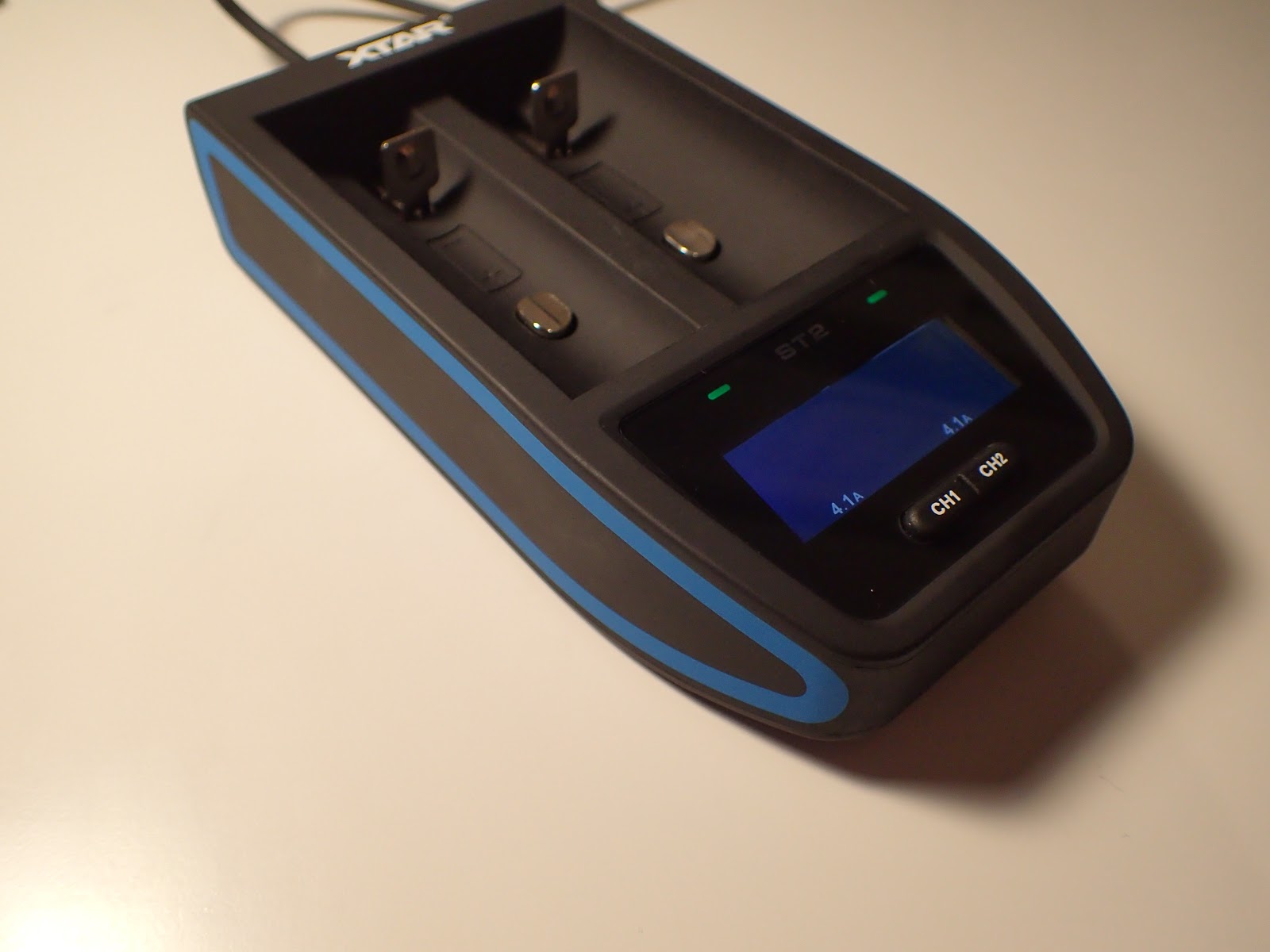 [Review] XTAR ST2 charger (2 bay, 4.1Ax2, USB-C PD in, Li-Ion ...