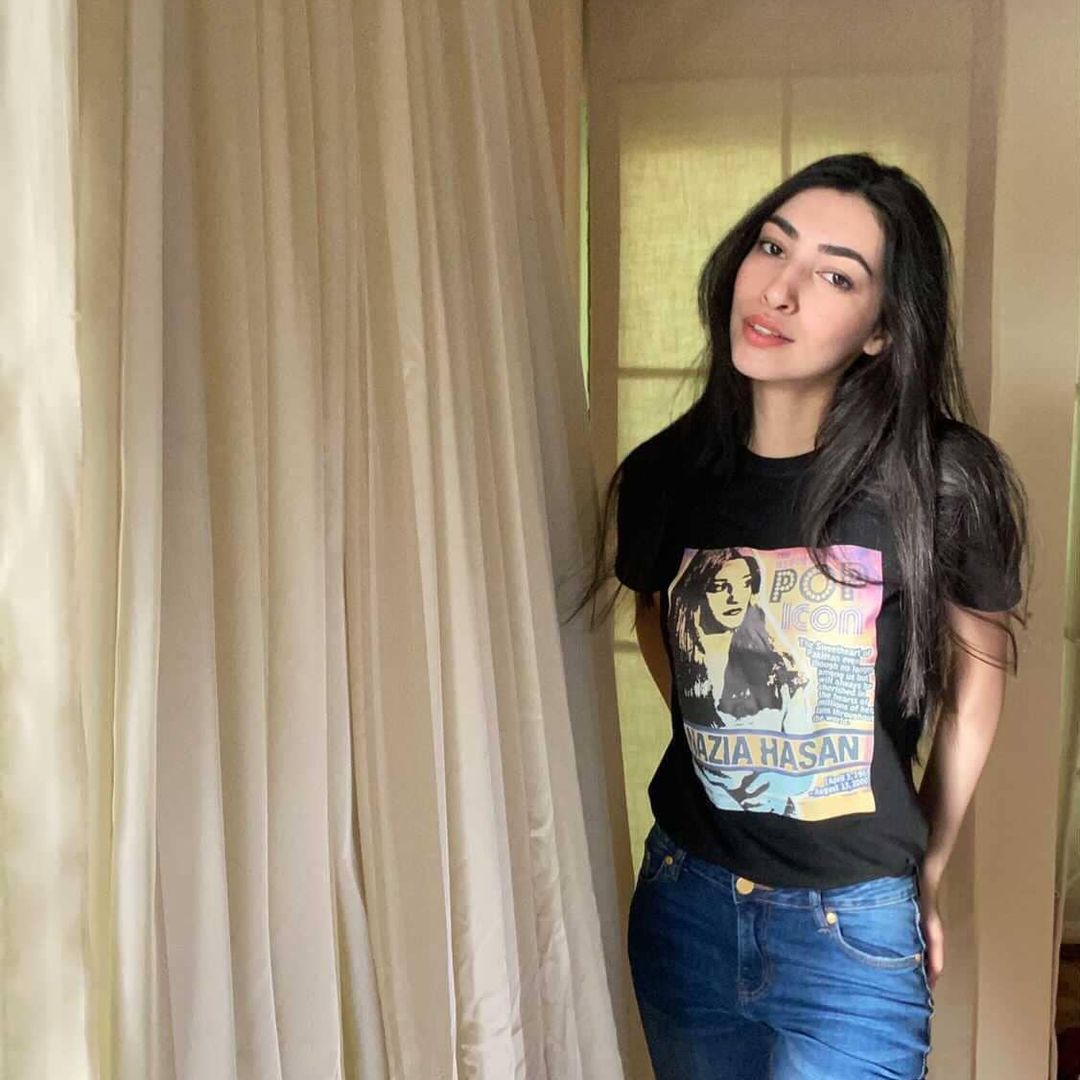 Amina Sultan Sizzles in Nazia Hassan Tee