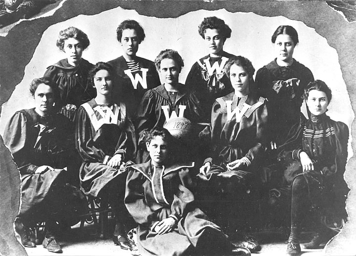 Kennedy's Blog: Roles of Women in the 1800s.