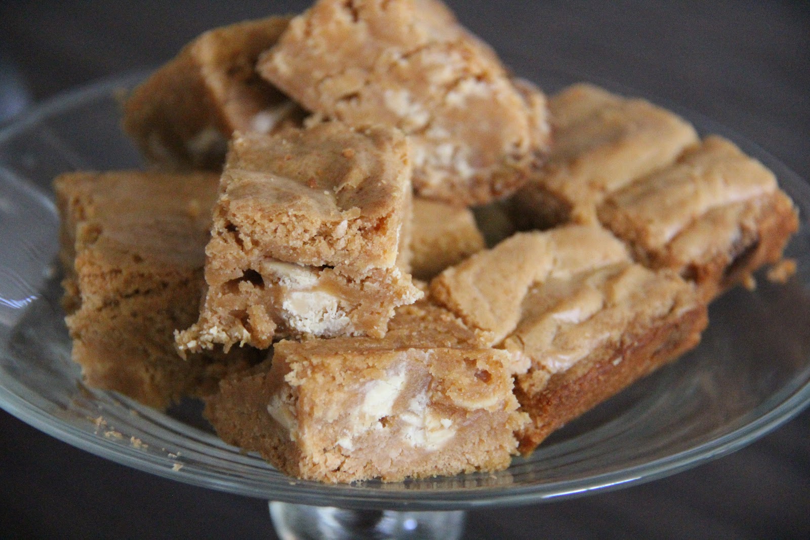 The Chronicles of Ruthie Hart: White Chocolate Butterscotch Blondies