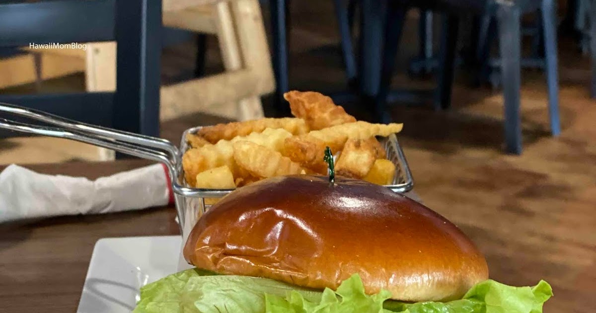 Hawaii Mom Blog: Visit Hilo: Cronies Bar & Grill