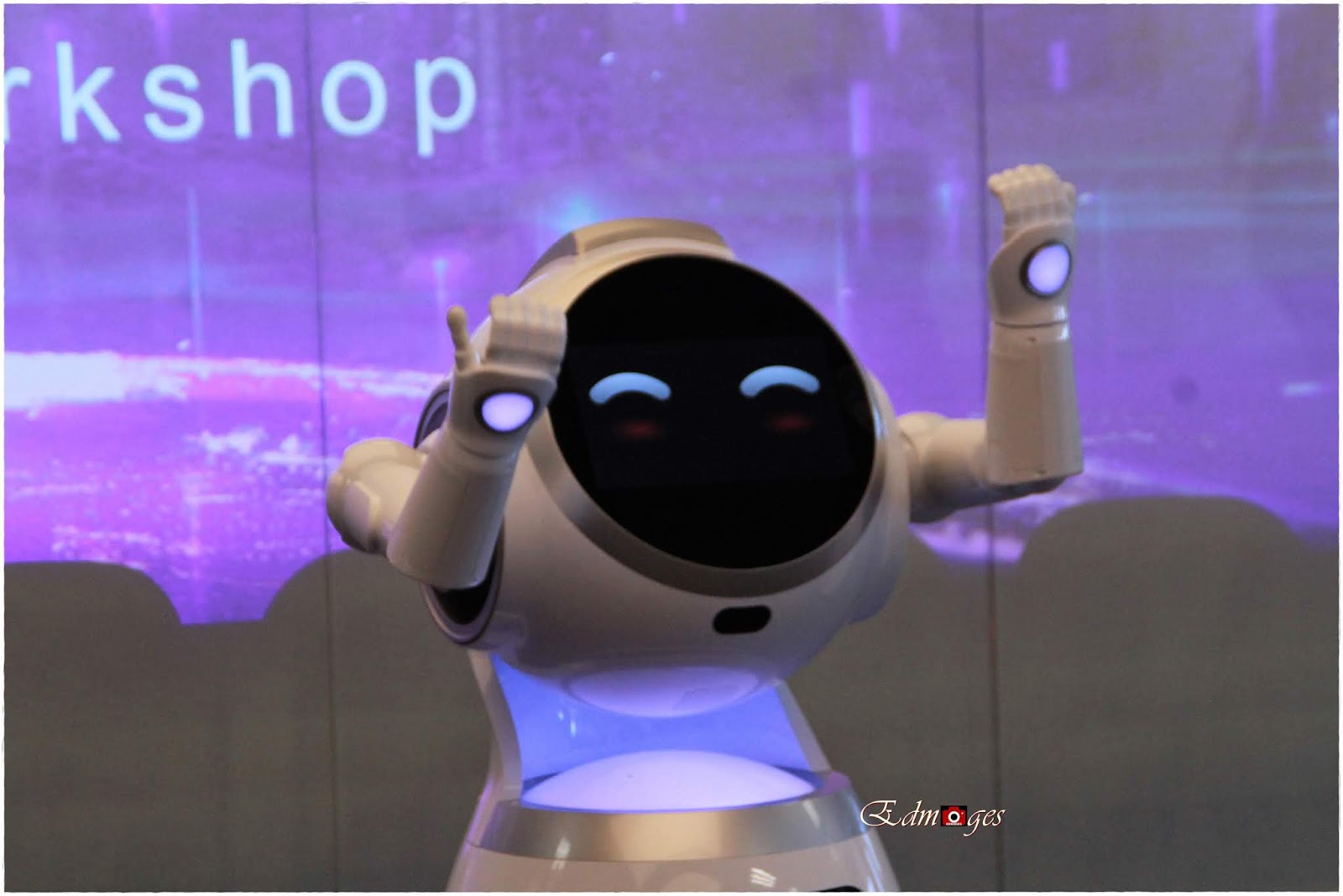 Exclusive Pictures: What a Robotic welcome