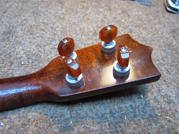 Installing Gotoh UPT Planetary Ukulele Tuners on Vintage Martin 1T ...