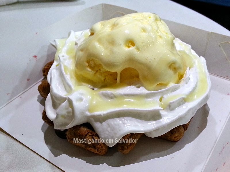 Manneken Fritas e Waffles [gr] ~ Mastigando em Salvador