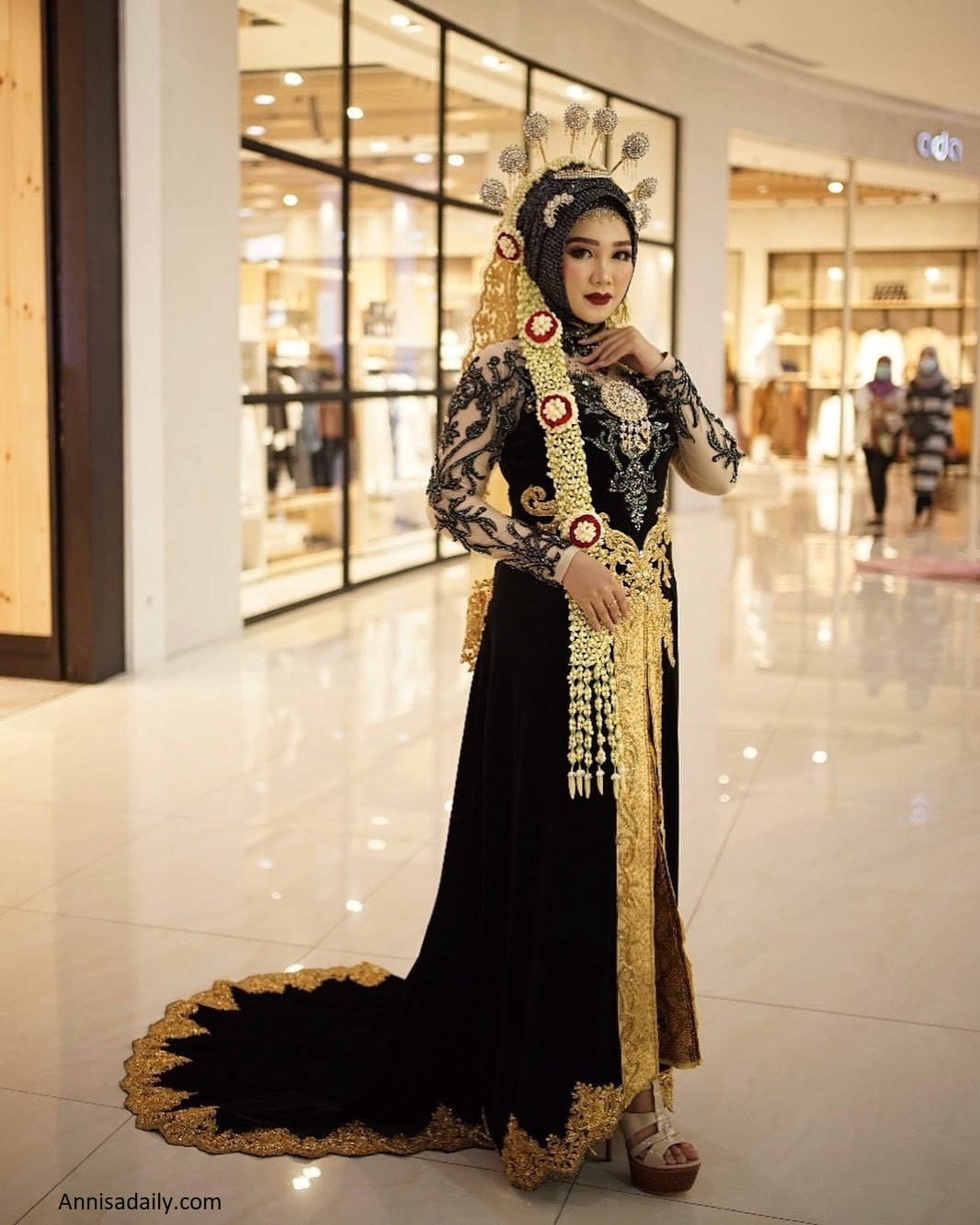 Makeup Pengantin Adat Jawa ala Muslimah yang Bikin Pangling ~ Homlovely.com
