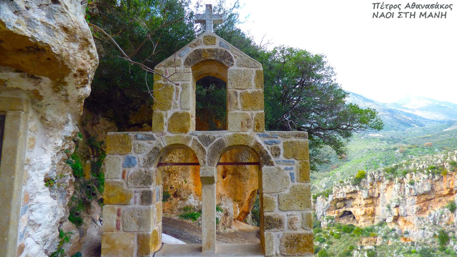 ΝΑΟΙ ΣΤΗ ΜΑΝΗ: ΚΑΜΠΑΝΑΡΙΑ ΣΤΗ ΜΑΝΗ
