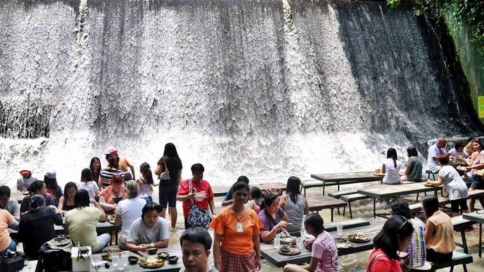 Restoran Unik Di Dunia : The Labassin Waterfall Restaurant | ALKISAH ...