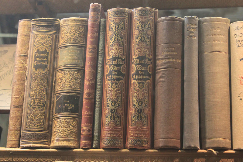 martha's vienna: Alte Bücher