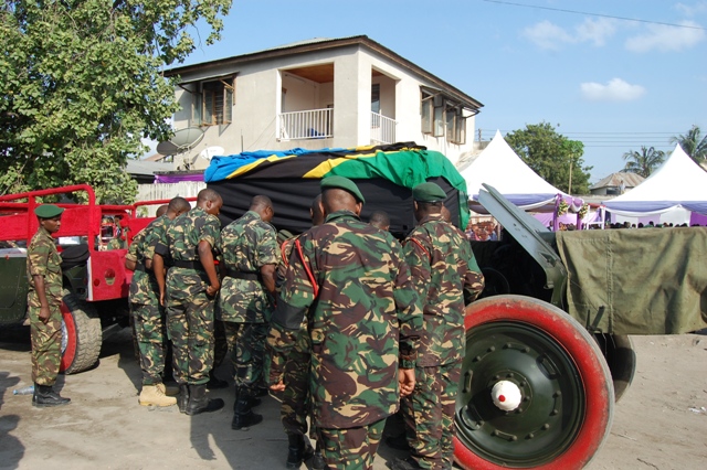 Gari la Mzinga lililotumika kubeba Mwili wa Luteni Jenerali Mayunga