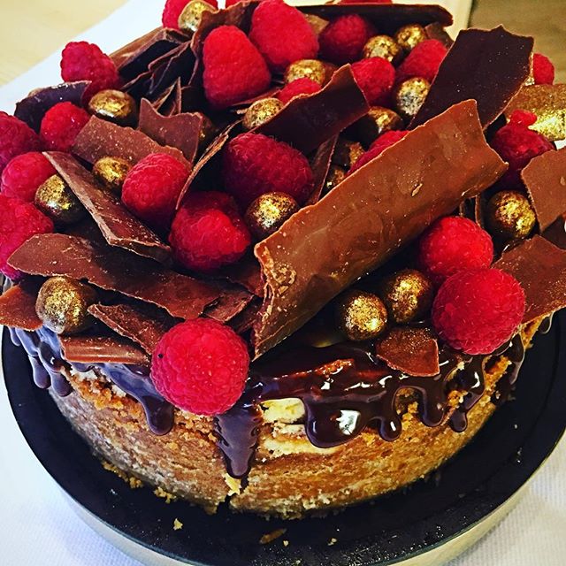 Jo's Blue AGA: Chocolate & Raspberry Drip Cheesecake