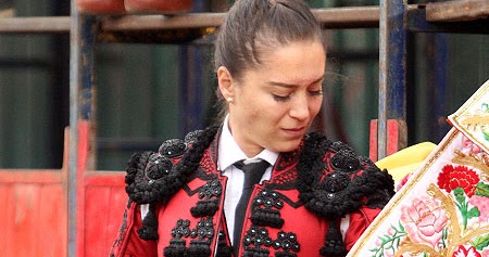 VUELTA AL RUEDO: La colombiana Rocío Morelli debutará como matadora en ...