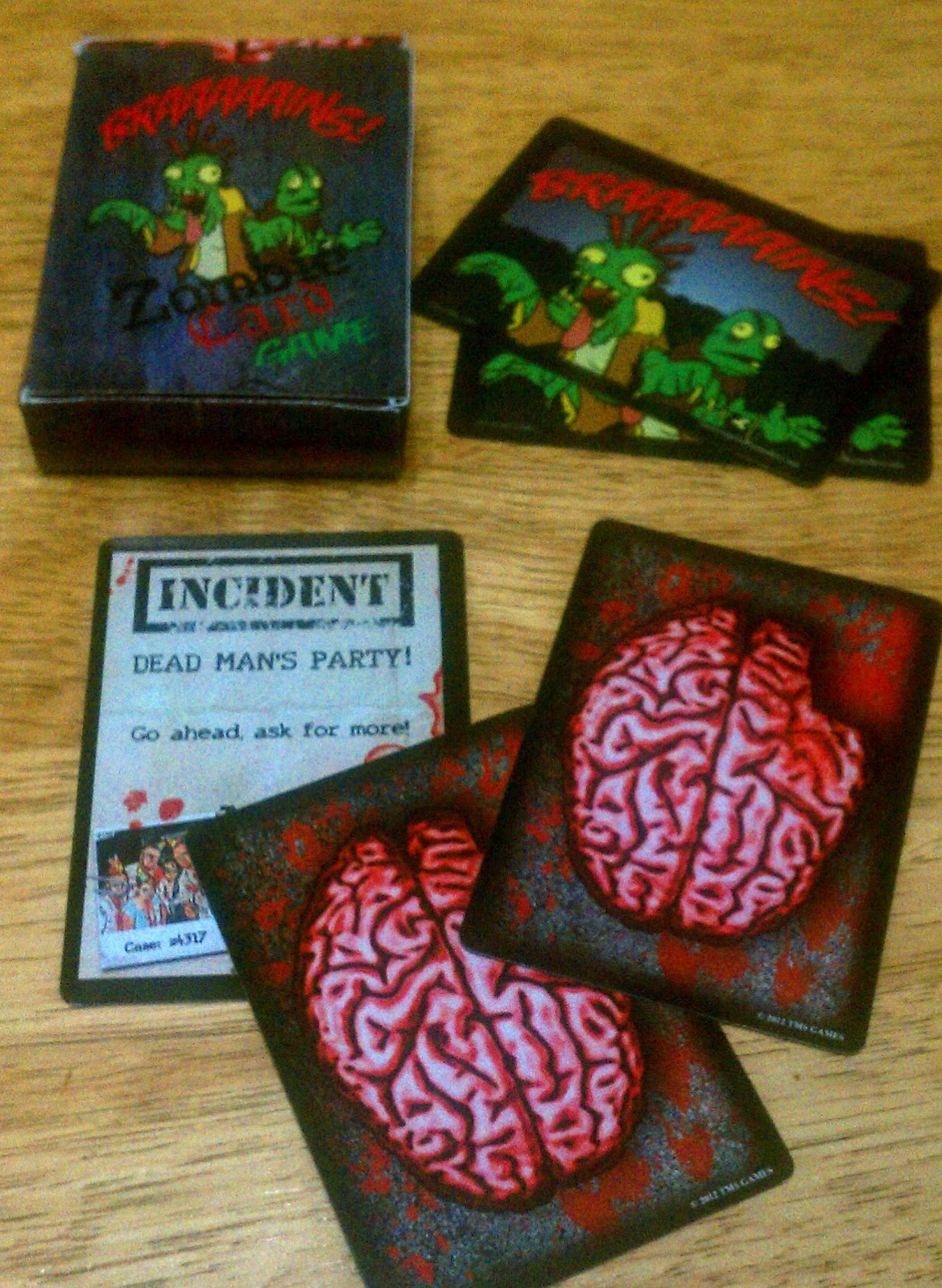 Constantly Risking Obscurity: Review: Braaaaains! The Zombie Card Game