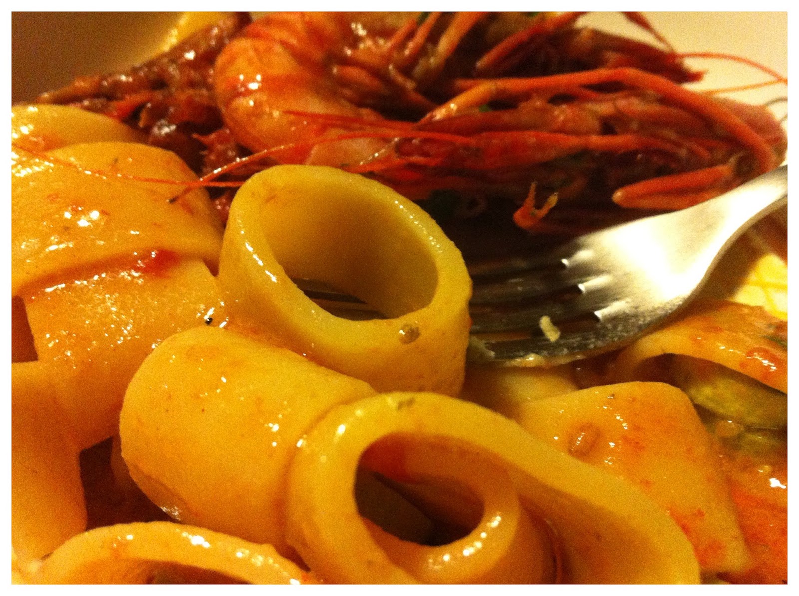 Myfoodwall: PASTA A FORMA DI CALAMARI CON TROMBETTE E GAMBERONI