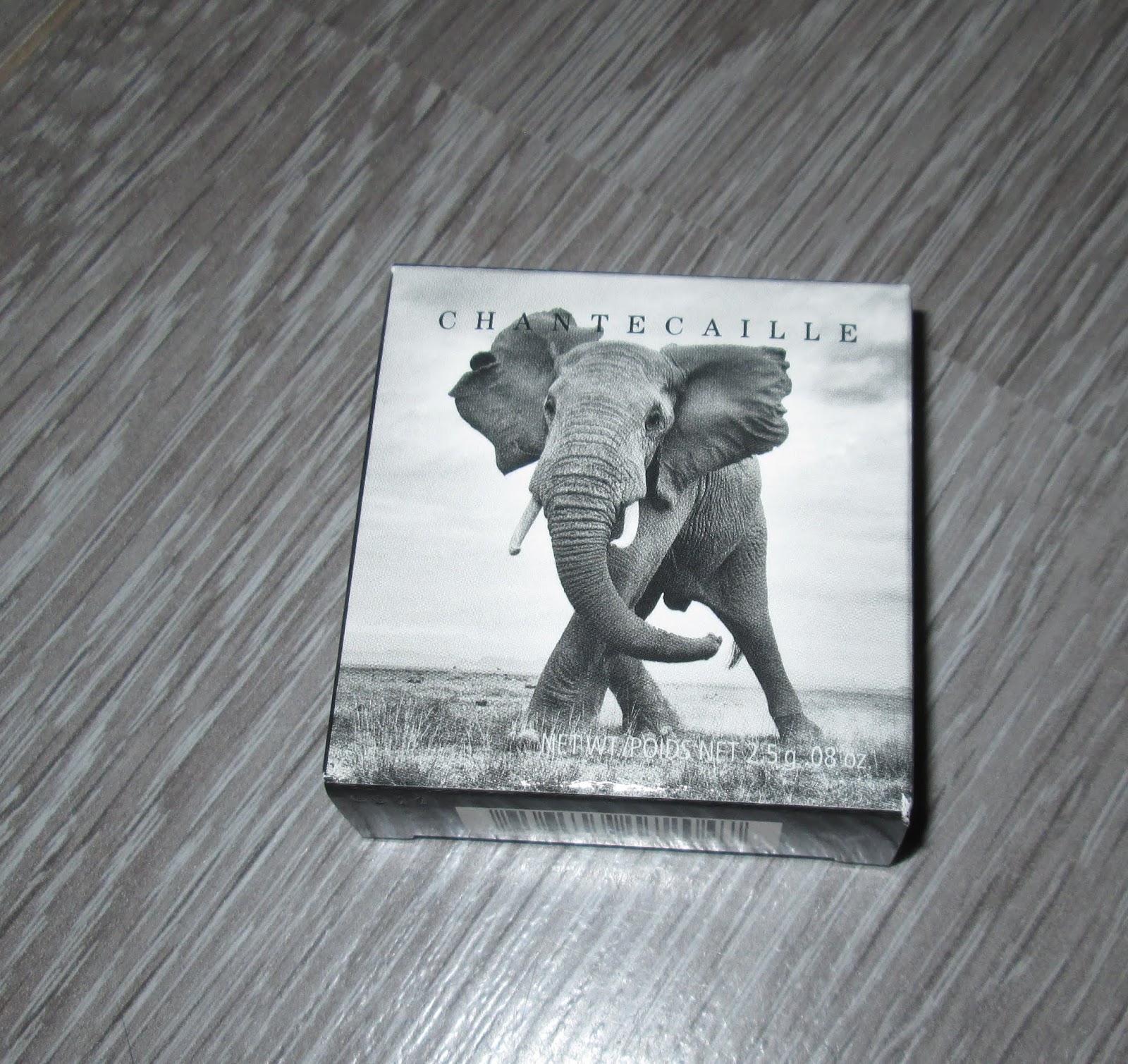 [Review] Chantecaille Luminiscent Eye Shade in Elephant