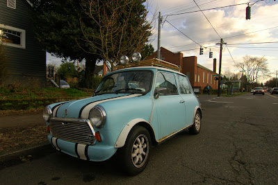 OLD PARKED CARS.: 1974 Austin Mini 1000.