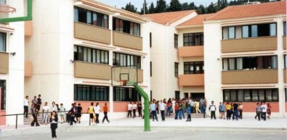 KAI ΔΙΕΥΘΥΝΤΗΣ ΔΗΜΟΤΙΚΟΥ ΣΧΟΛΕΙΟΥ ΣΤΗΝ ΠΑΤΡΑ ΚΑΤΑ ΤΗΝ ΔΙΑΡΚΕΙΑ ΤΟΥ ...