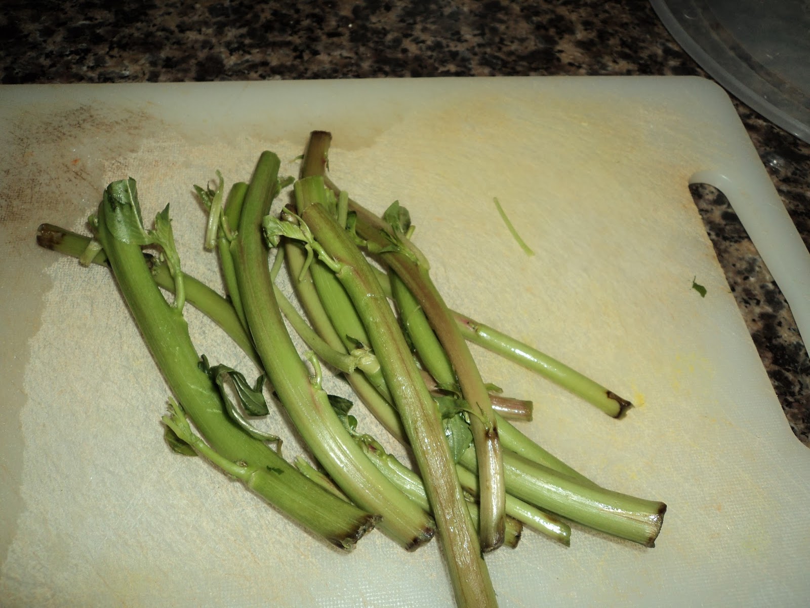 selfshowcase: How to make Thotakura kadala/Amaranthus stems curry