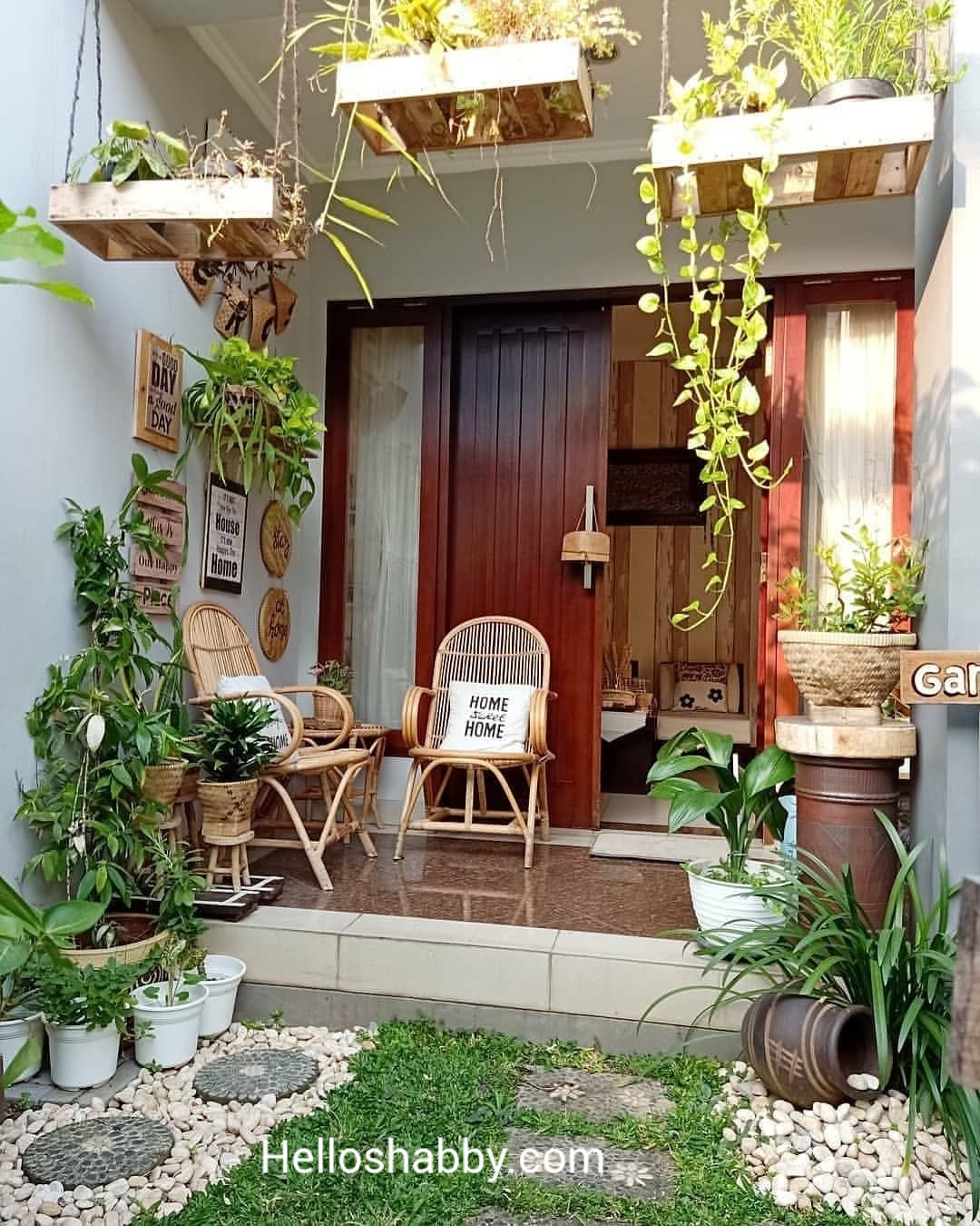 Inspirasi Bunga Gantung di Teras Rumah yang Cantik dan Bisa Anda Tiru ...