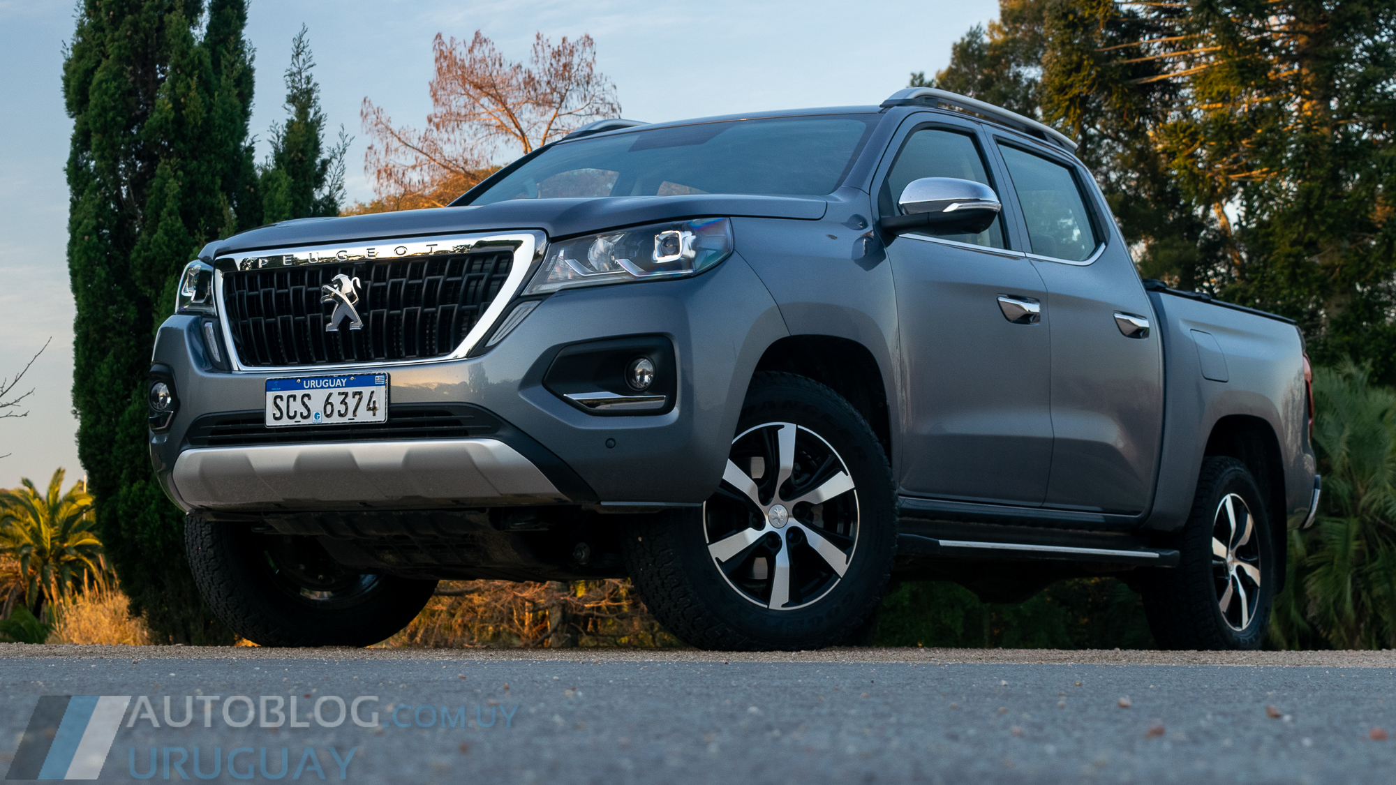 Prueba doble: Peugeot Landtrek 2.4 Turbo Active 4x2 BVM6 y 1.9 Turbo ...