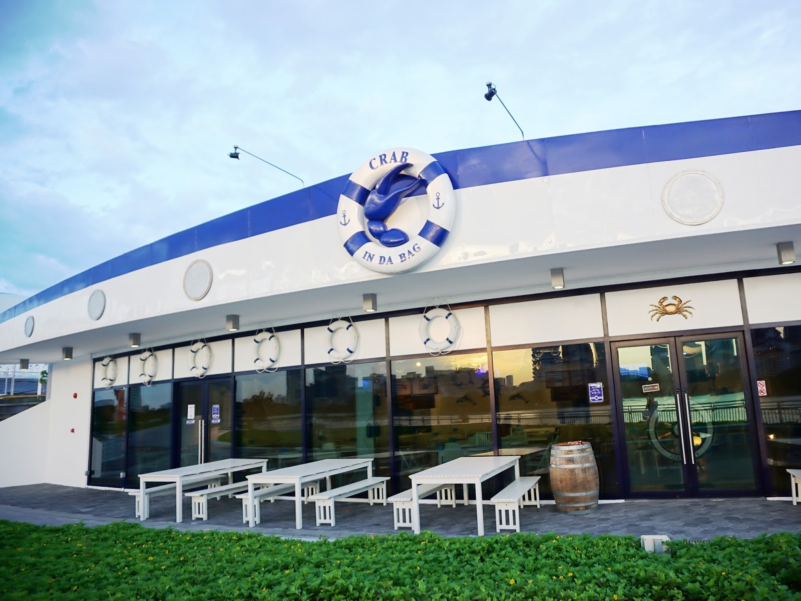 PinkyPiggu: Crab In Da Bag Opens New Branch At Singapore Sports Hub!