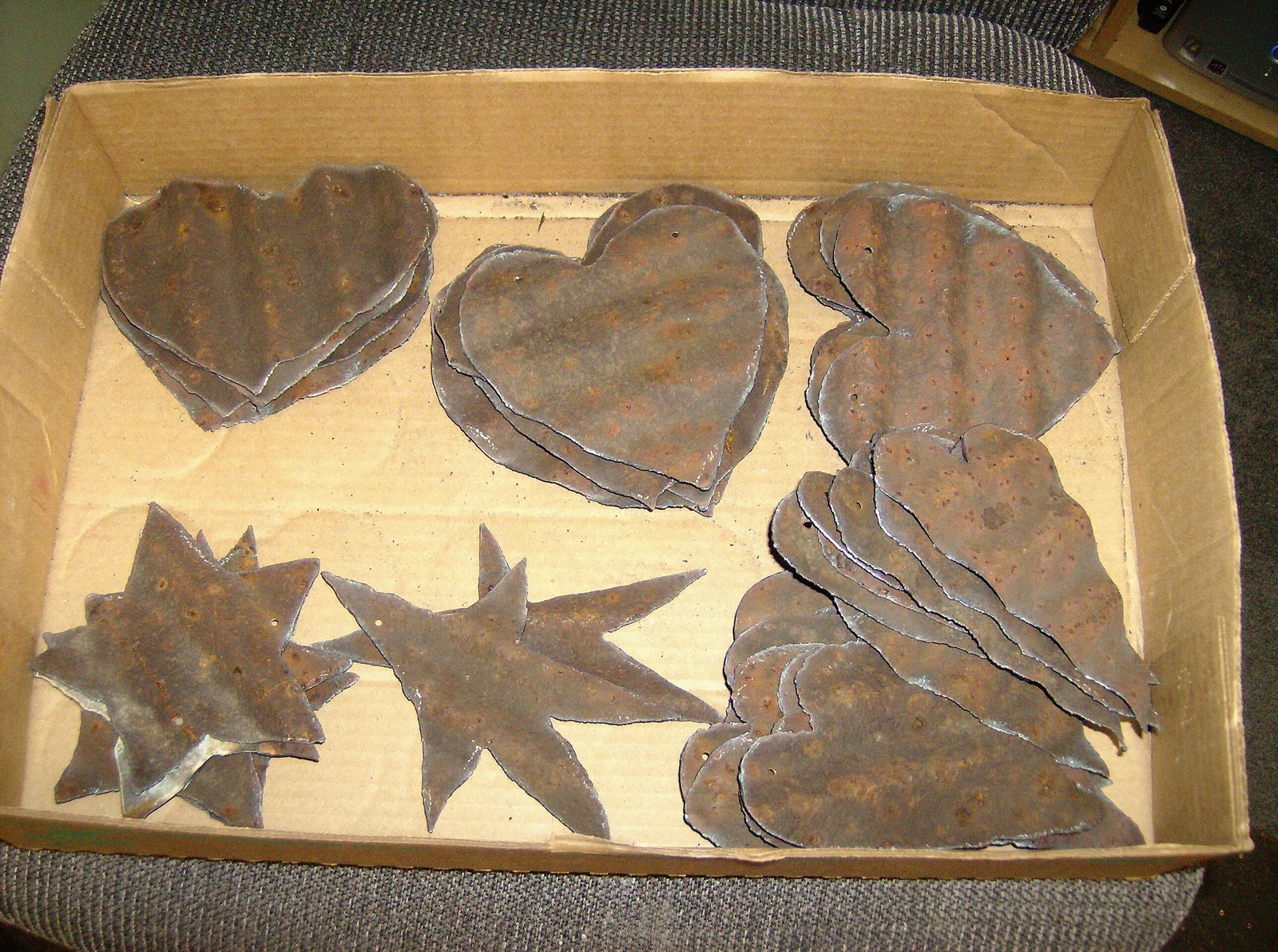Country Lane Crafts & Antiques: Rusty hearts, stars and flags oh my!