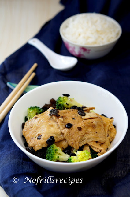 Braised fresh beancurd skin/Tau Pau with black beans ~ 黑豆焖腐竹云耳