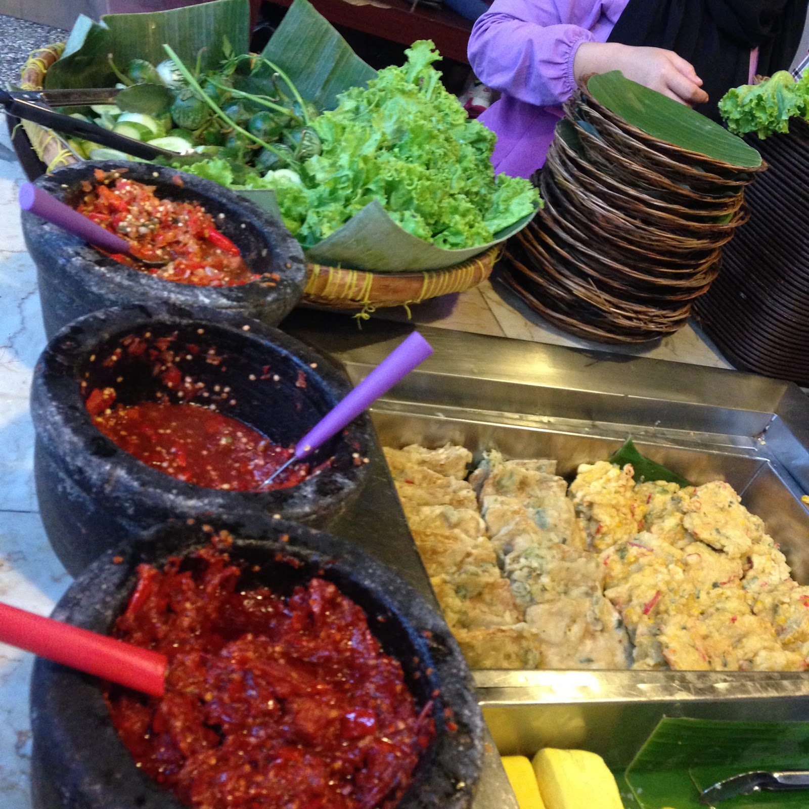 Menikmati Menu Sunda di Resto Alas Daun Bandung