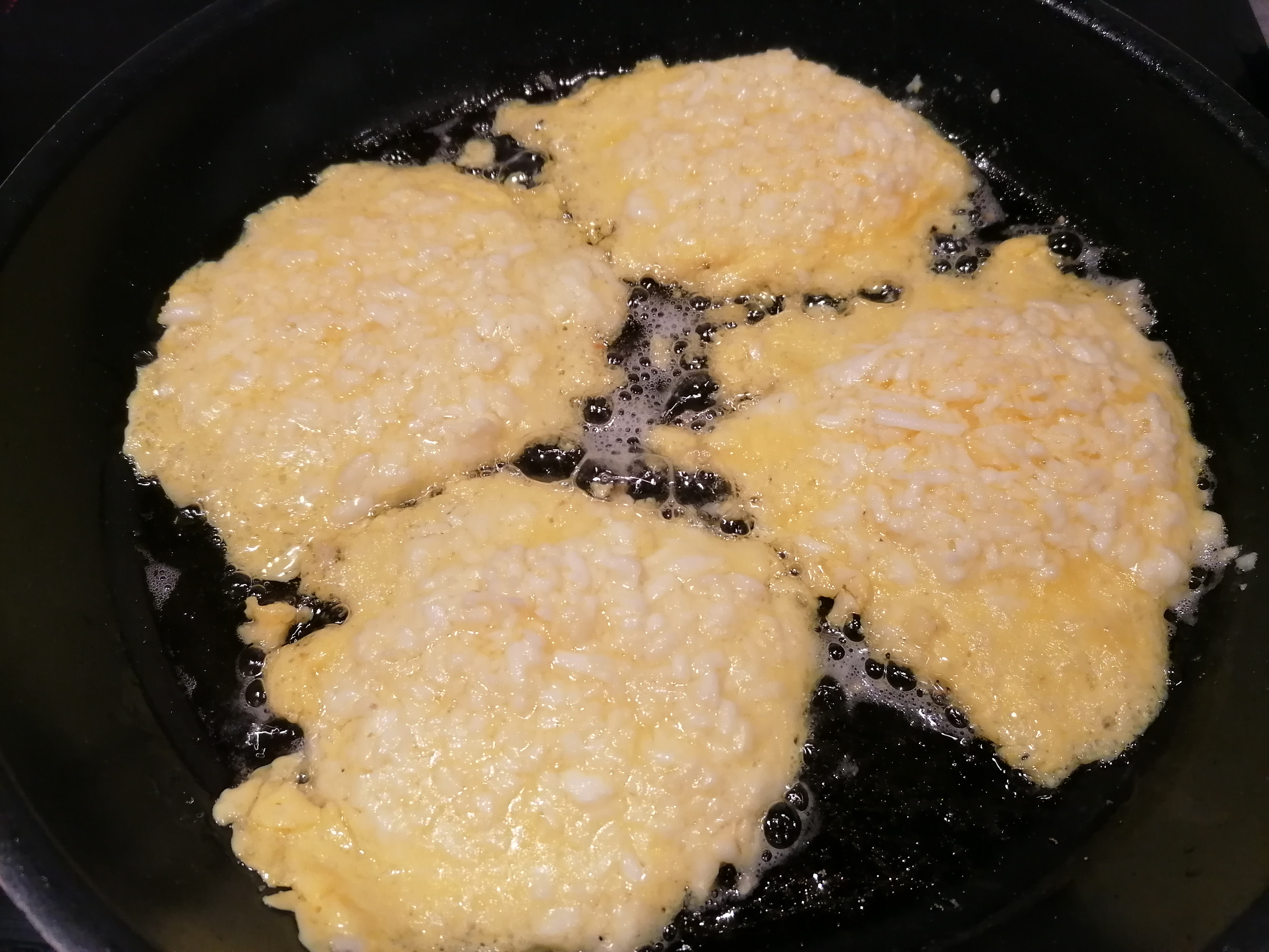 Edels Mat : Langos av halloumi med crème fraîche & lodderogn