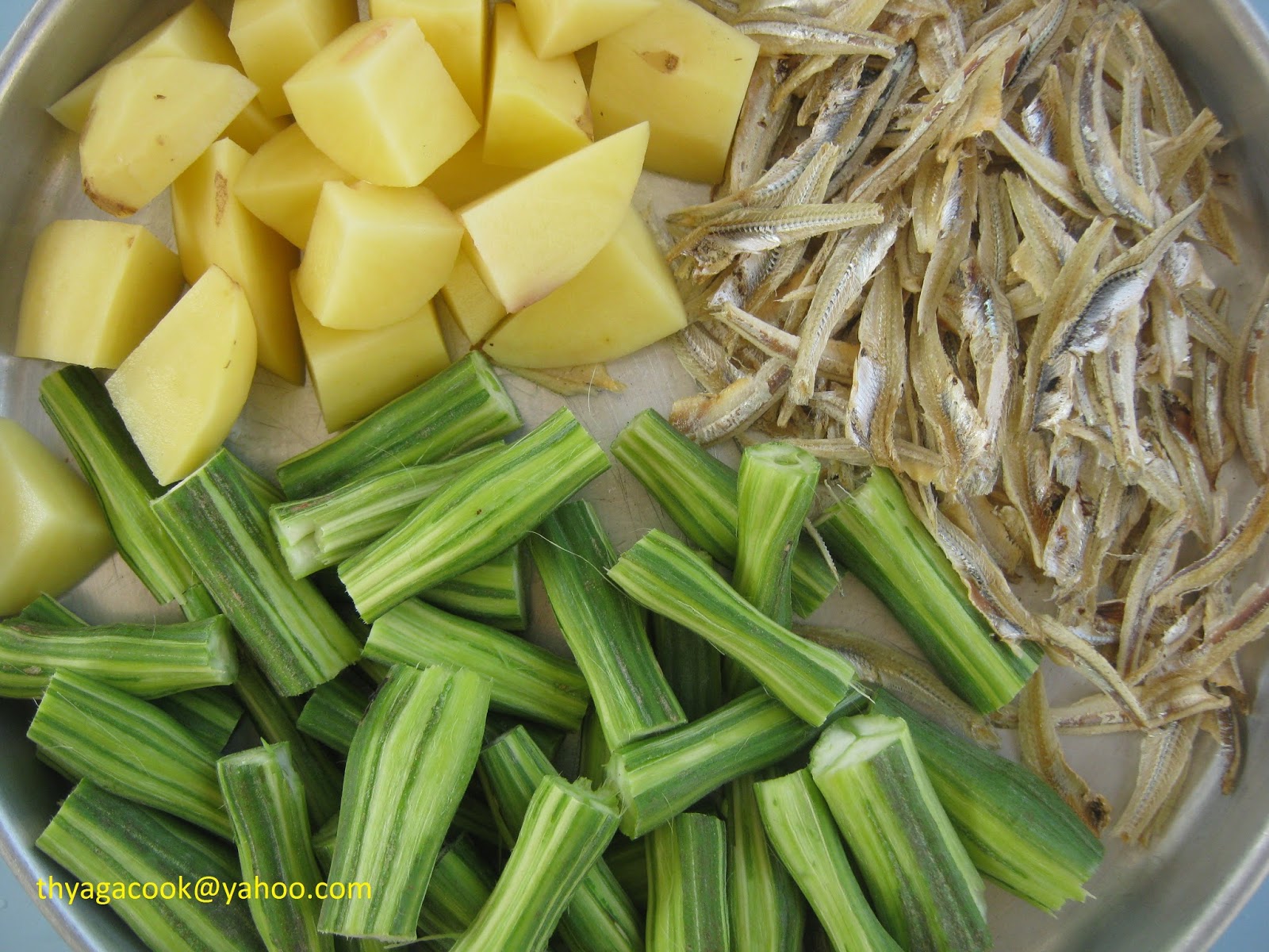 KARI LEAFS ... Malaysian flavour's: MURUNGAKKAI AND ANCHOVIES CURRY