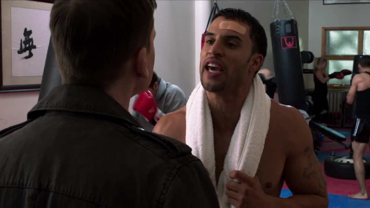 ausCAPS: Danny Henriquez shirtless in Unforgettable 1-08 "Lost Things"