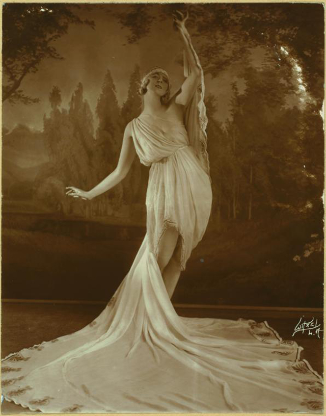 Modern Dance Pioneer: 39 Stunning Vintage Photos of Ruth St. Denis in ...