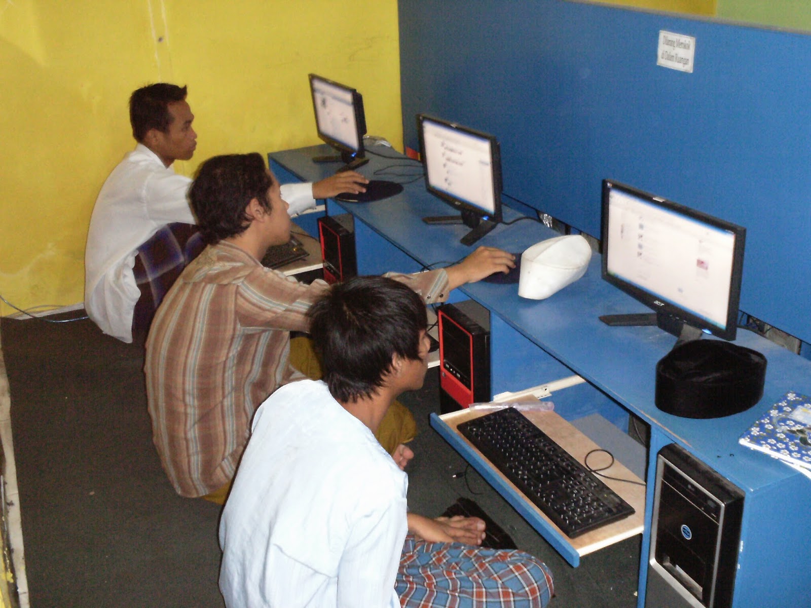 All about question: Sejarah WARung interNET (WARNET) di Indonesia