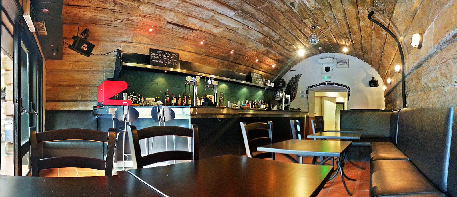 A Hauf Stop : Inn Deep