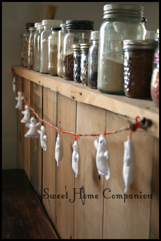 Until Wednesday Calls: How To: Felt Ghost Bunting