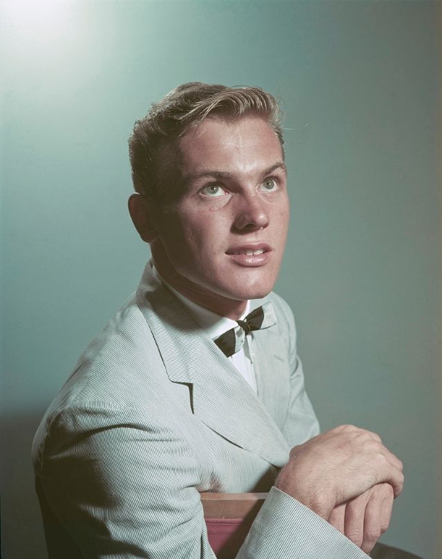 Heartthrob of the ‘50s: A Look Back at a Young and Handsome Tab Hunter ...