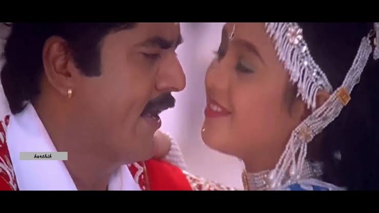 Kumudham Pol Vandha Song Lyrics In Tamil From The Tamil Movie Moovendhar