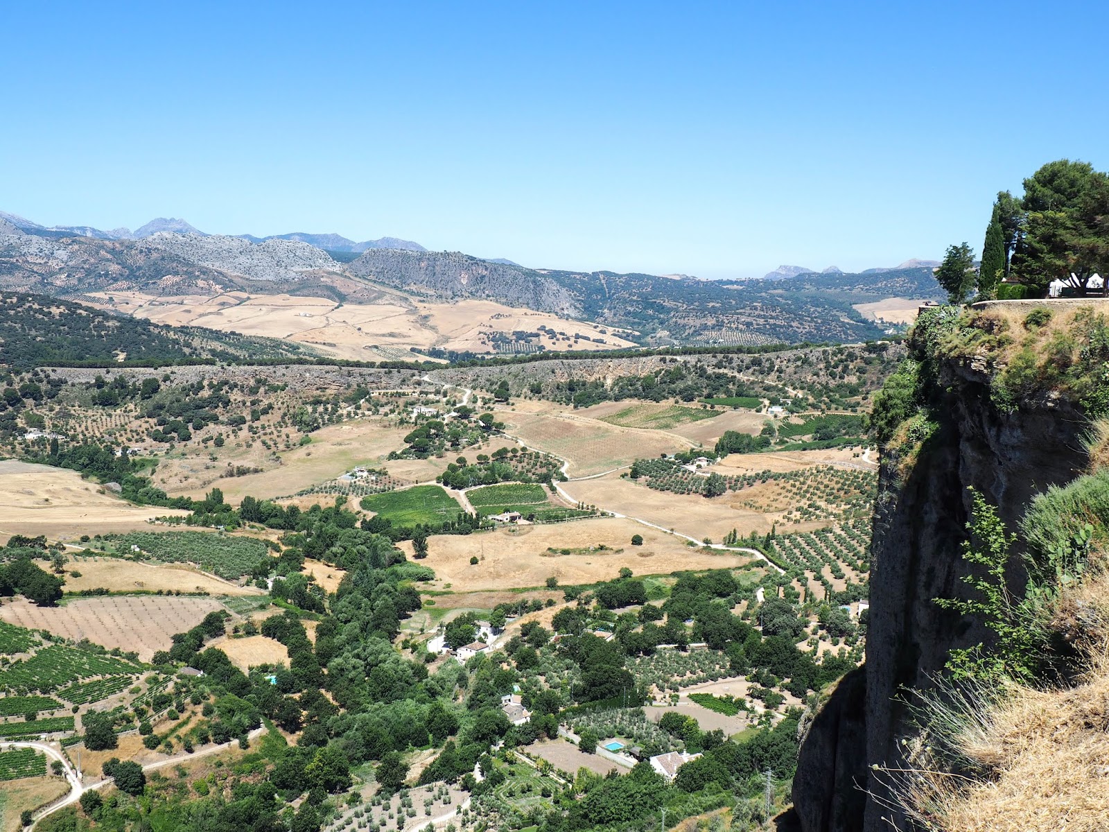 HUIKEA RONDA TARJOAA ANDALUSIAN PARHAAT MAISEMAT / Elina Marjaana ...