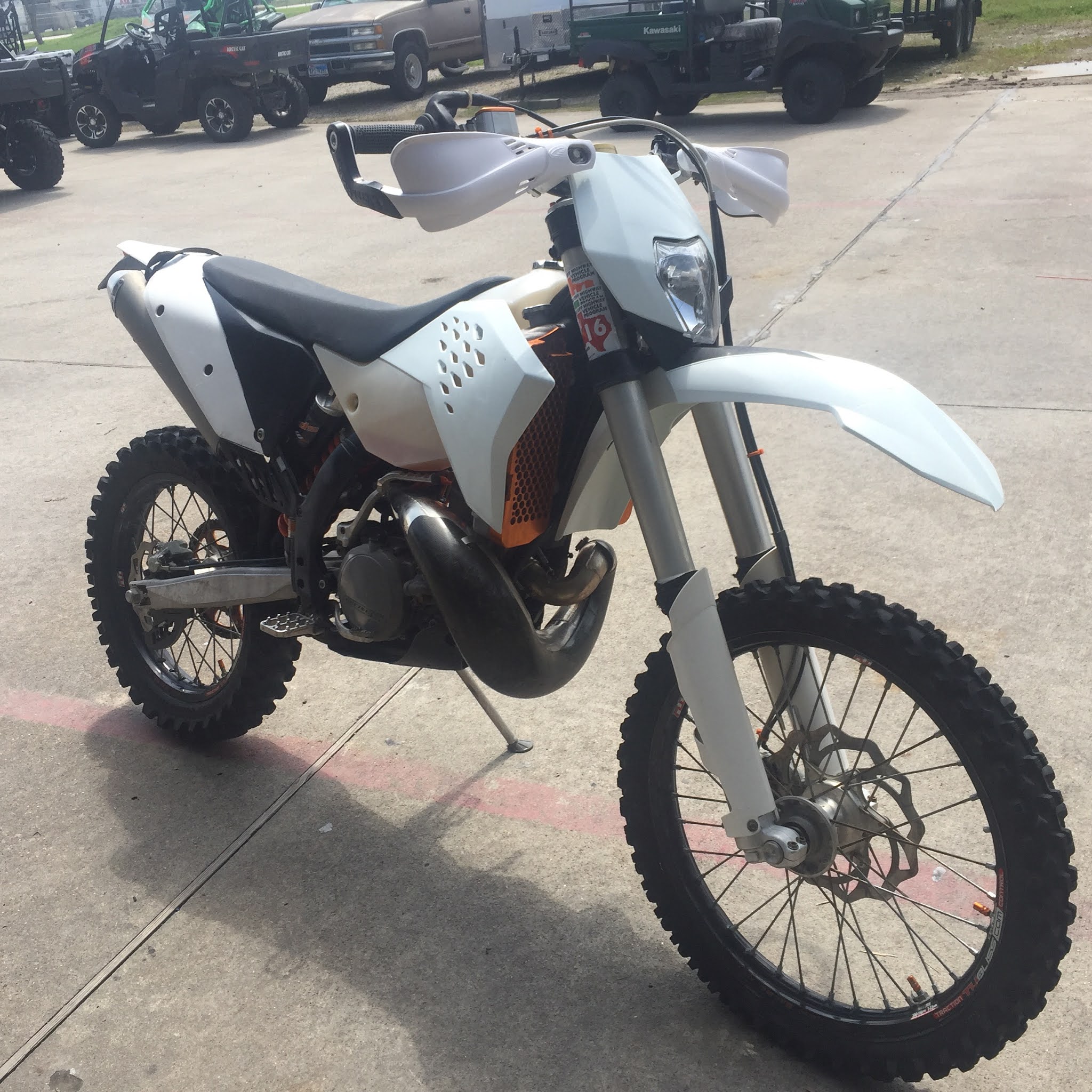 Useless Xpat Cycles: Ola Chicos - KTM time & big trail bikes