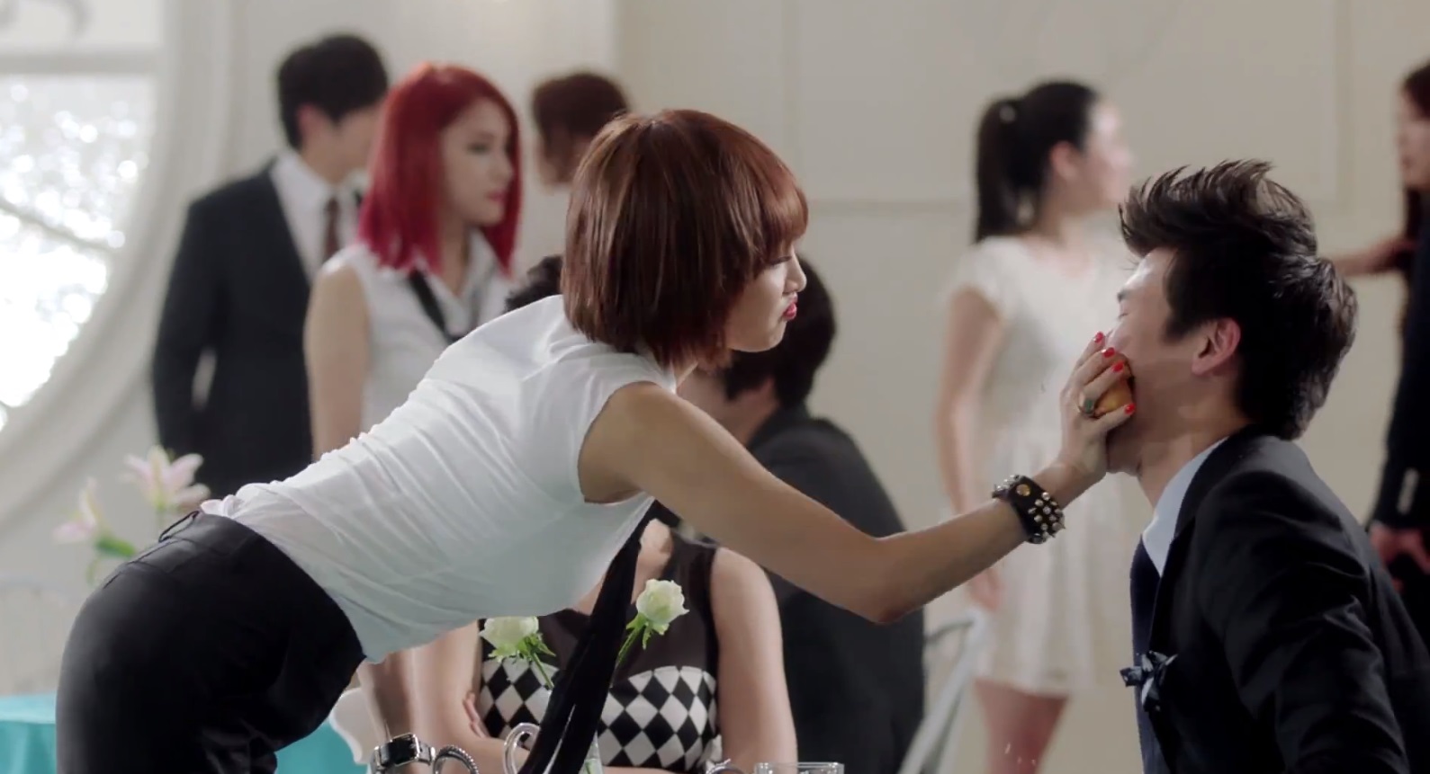 Anti Kpop-Fangirl: [MV Review] Kara - Damaged Lady