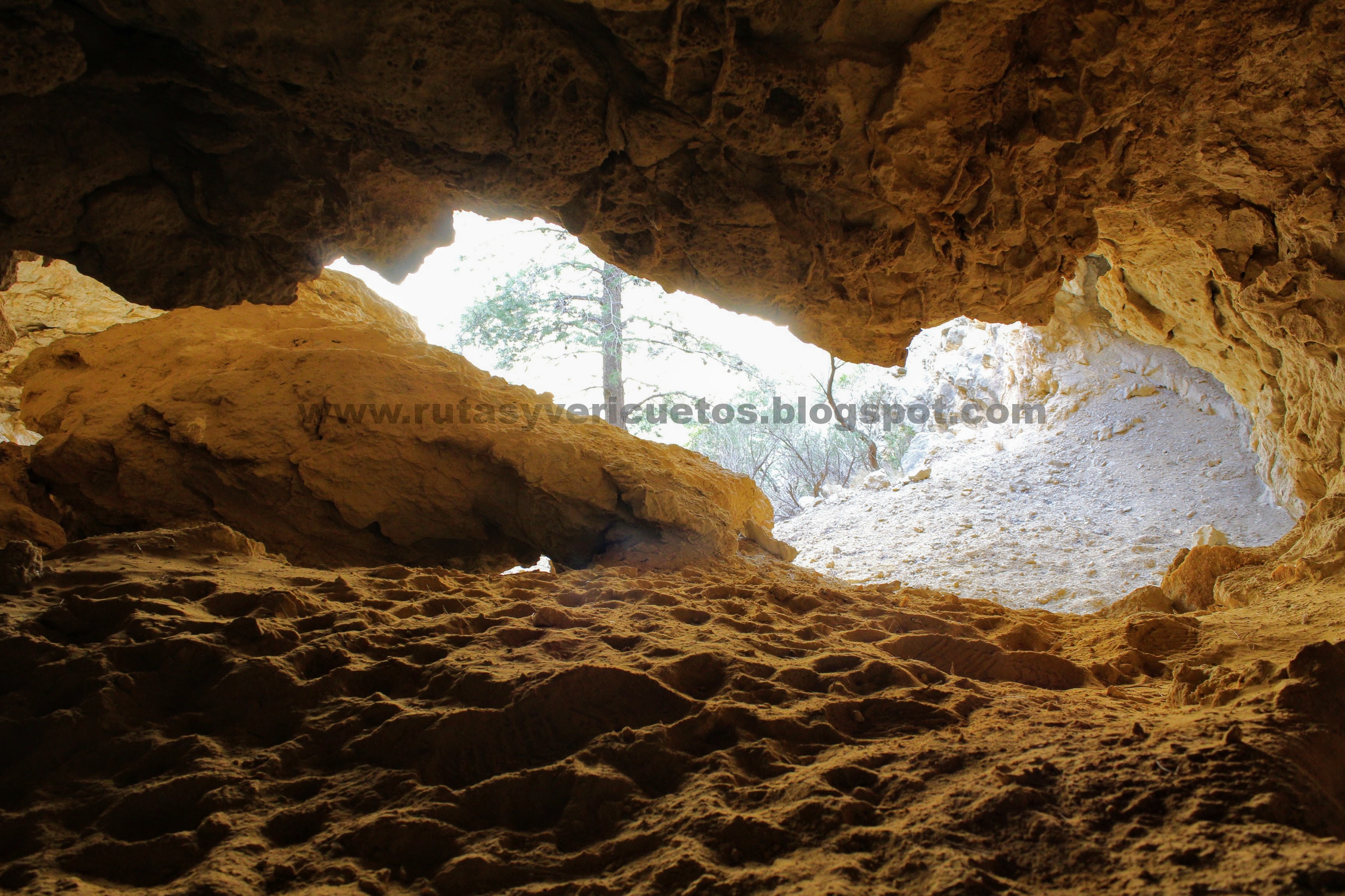 RUTAS Y VERICUETOS: ITINERARIO POR LES PENYES ROGES