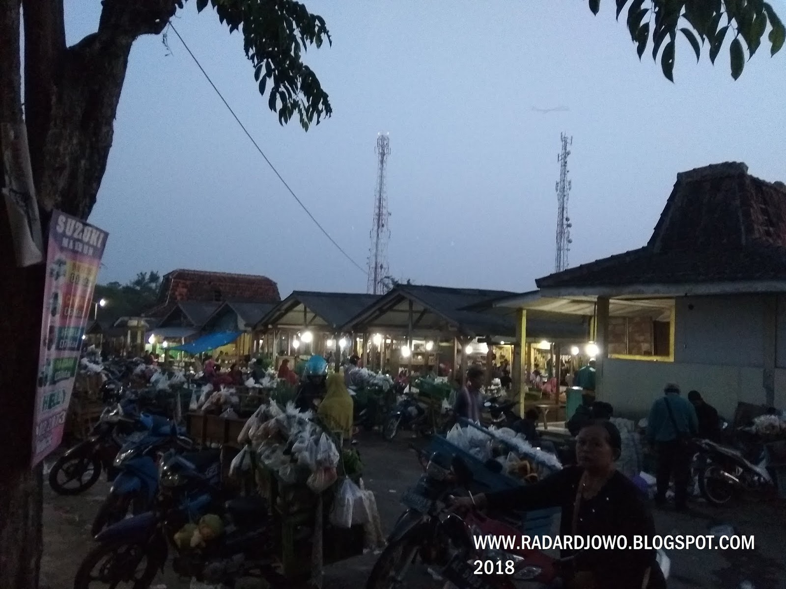 Suatu Pagi di Pasar Ngrambe.. - RADAR DJOWO