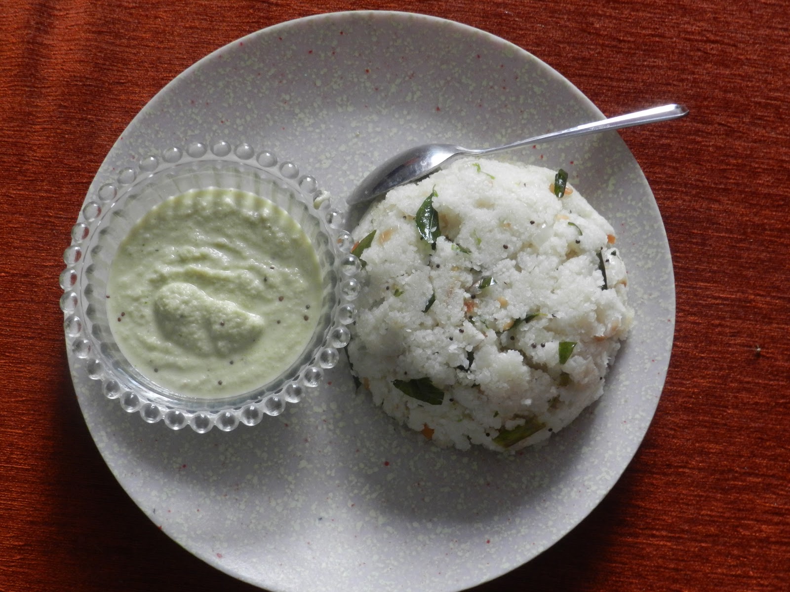 Ammana Adigemane: Rice rava upama with onion and coconut chutney
