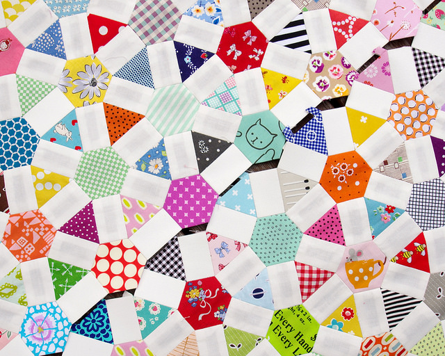 Red Pepper Quilts: Wagon Wheel Quilt - An English Paper Piecing Project ...