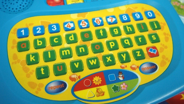 JuaiMurah: Vtech Learn N Grow Laptop