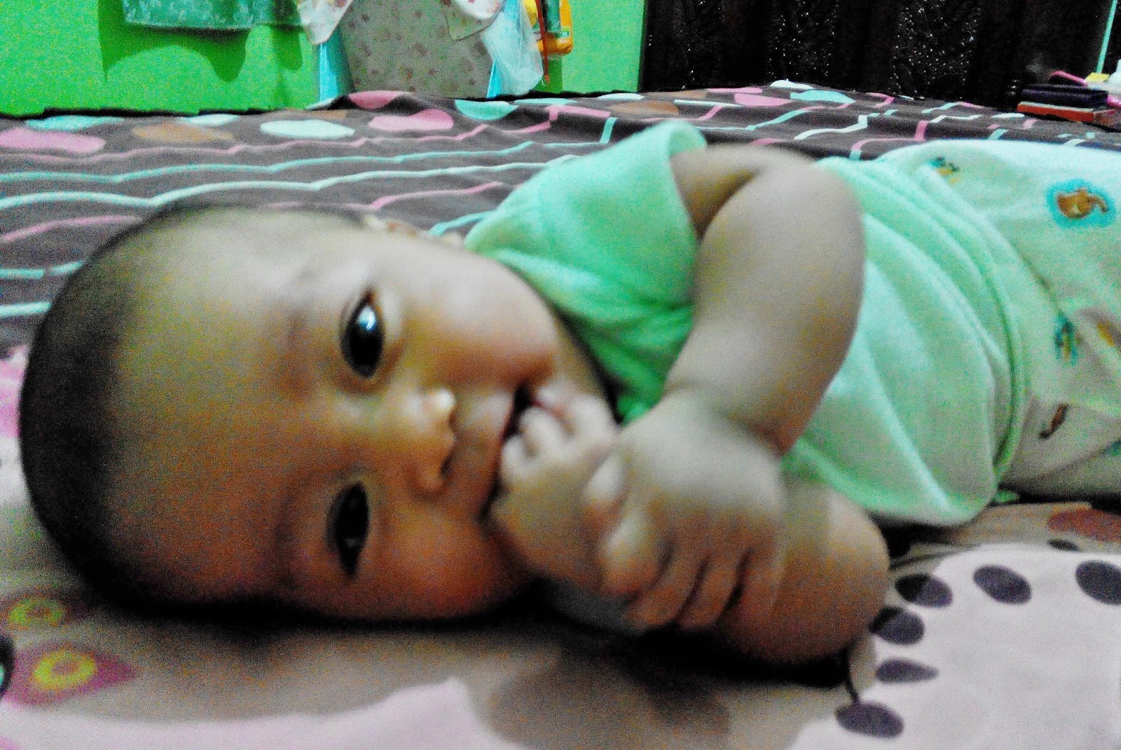 Bayi Mengisap Jari atau Ngempeng? Mana yang Lebih Baik? | SRI CORNER